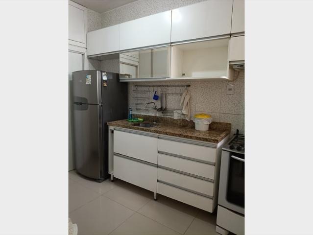 Quarto com sacada e ar condicionado