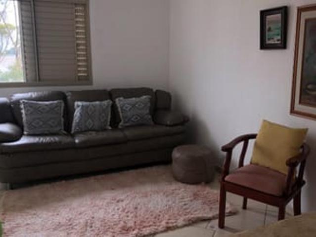 Quarto com sacada em apartamento com vista