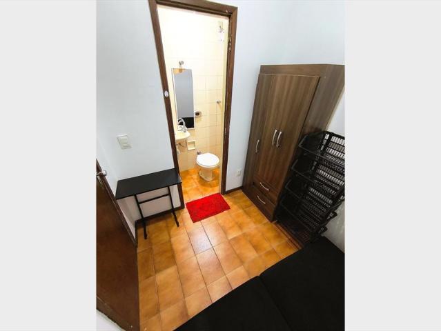 Quarto Compacto c Banheiro Próx Pça Liberdade p Estudantes e Profissionais