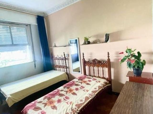 Quarto compartilhado para moça em Copacabana DUAS VAGAS