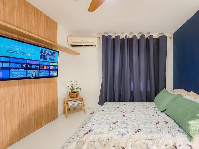 Quarto completo em condomínio com piscina e natureza