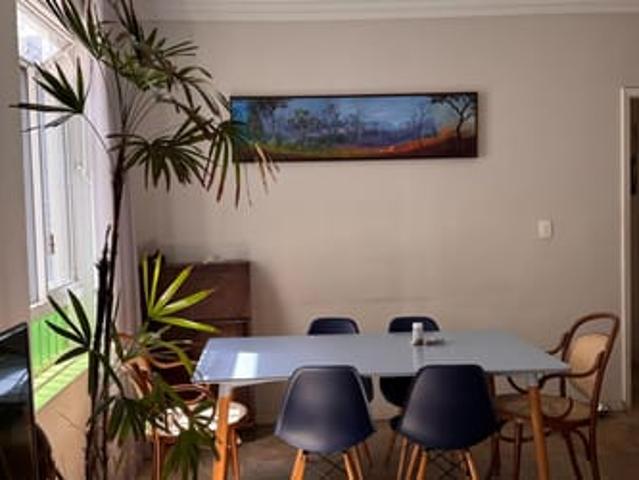 quarto completo em apartamento aconchegante e bem localizado