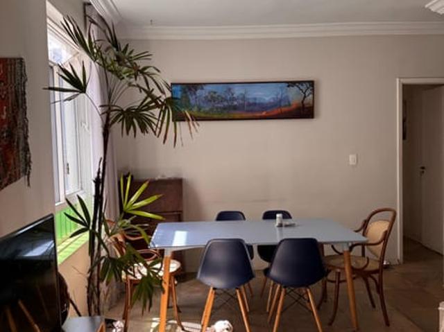 quarto completo em apartamento aconchegante e bem localizado