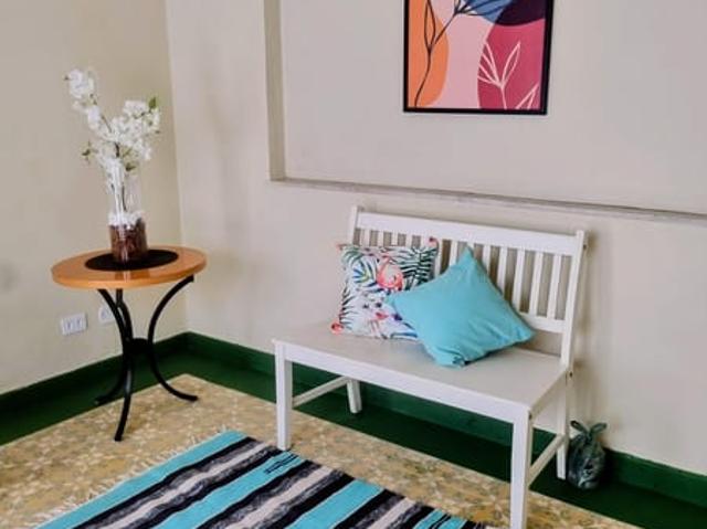 Quarto cama queen em excelente localizaçao