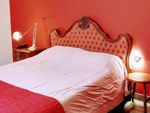 Quarto Carmim em Coliving na Pompeia