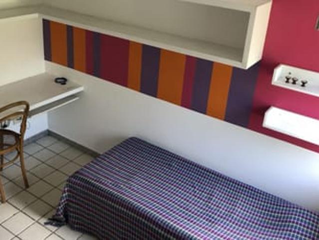 Quarto Casa Forte:conforto e ótima localização