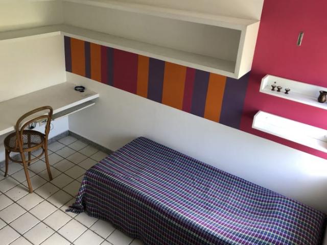 Quarto Casa Forte:conforto e ótima localização
