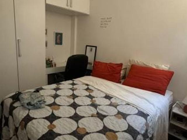 Quarto a 2 quadras da praia de Copacabana
