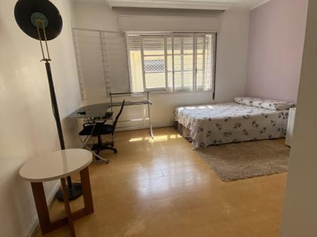 Quarto Amplo com Wifi Rapido Localizaçao excelente