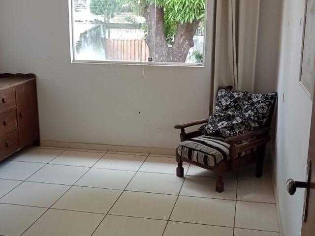 Quarto amplo arejado