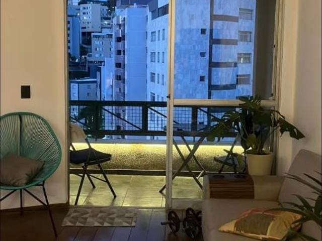 Quarto amplo banheiro privado Apto arejado