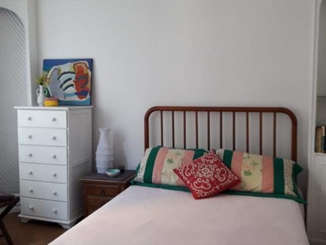 Quarto amplo e arejado em Ipanema/Arpoador