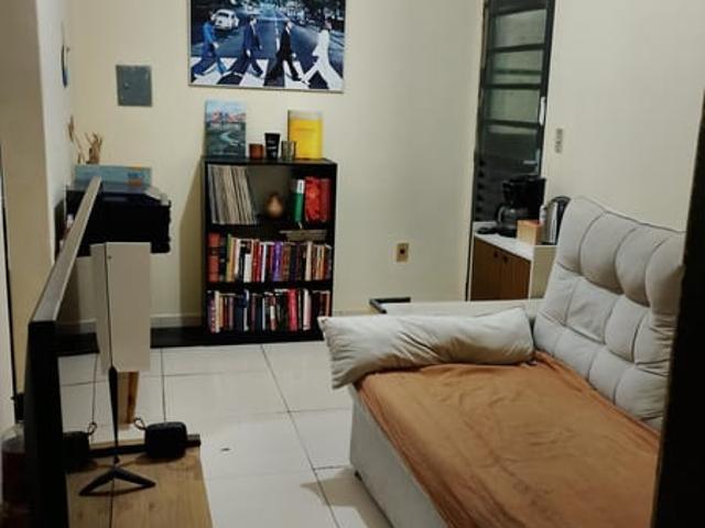 Quarto amplo e iluminado no Guará