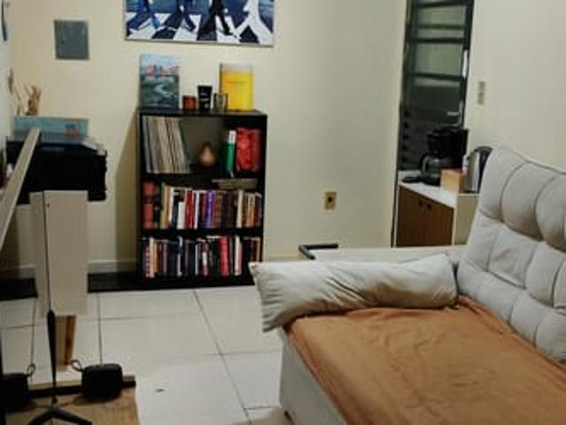 Quarto amplo e iluminado no Guará com contas inclusas