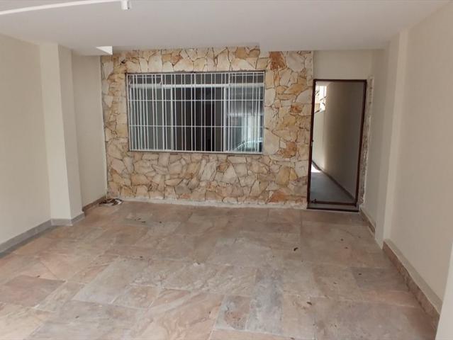 Quarto amplo em casa ao lado do Shopping Morumbi