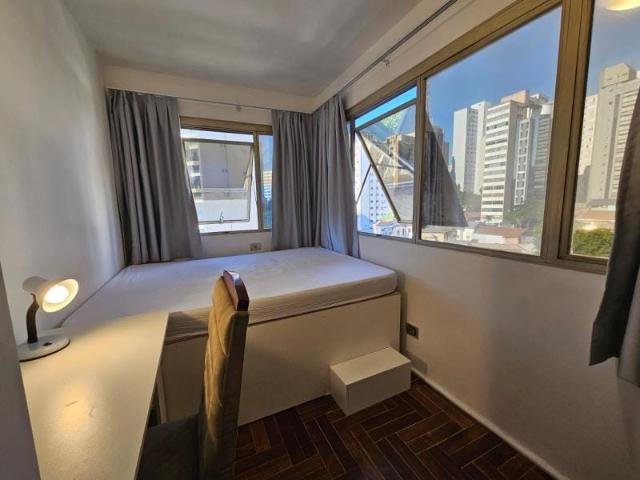 QUARTO AMPLO EM AP AO LADO DA AV. PAULISTA TUDO INCLUSO