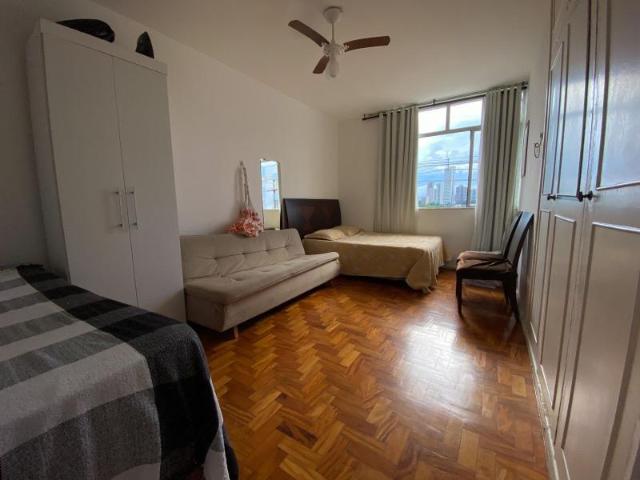 QUARTO AMPLO EM APARTAMENTO MOBILIADO