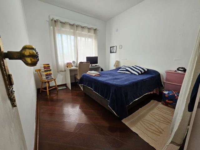 QUARTO AMPLO EM APÊ NA ALAMEDA SANTOS CONTAS INCLUSAS