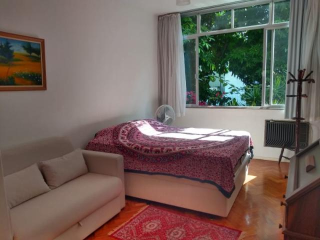 quarto amplo no coração de ipanema