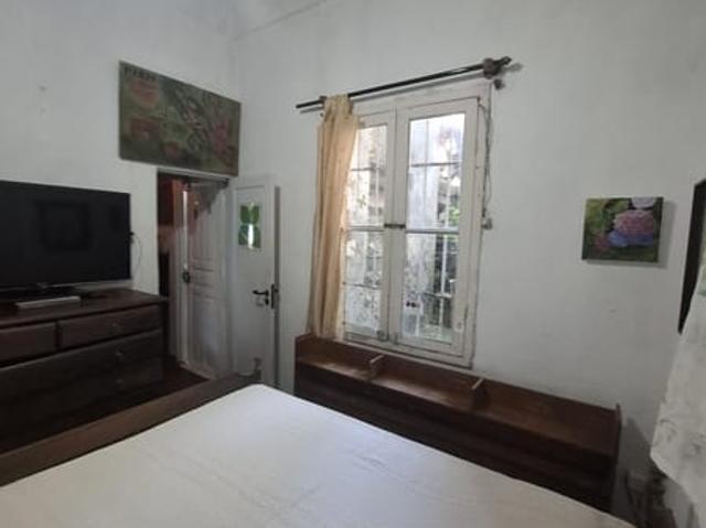 Quarto acolhedor com acesso a natureza
