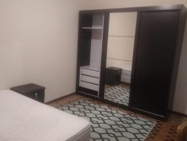 Quarto Grande Mobiliado em Apto no Centro de Curitiba