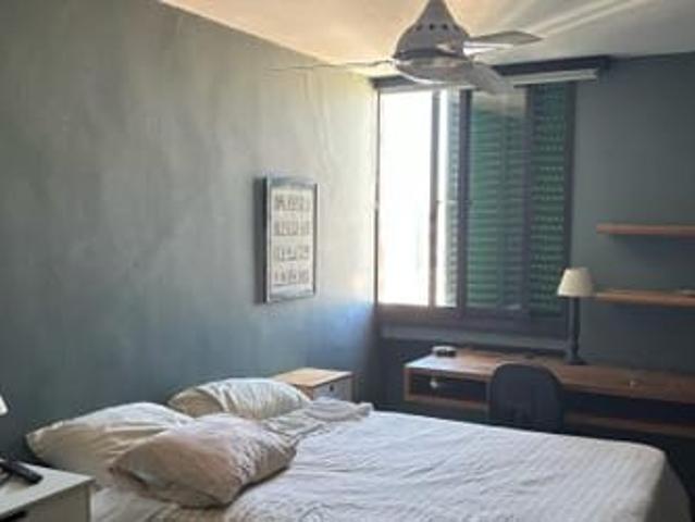 Quarto grande nas alturas com vista especial