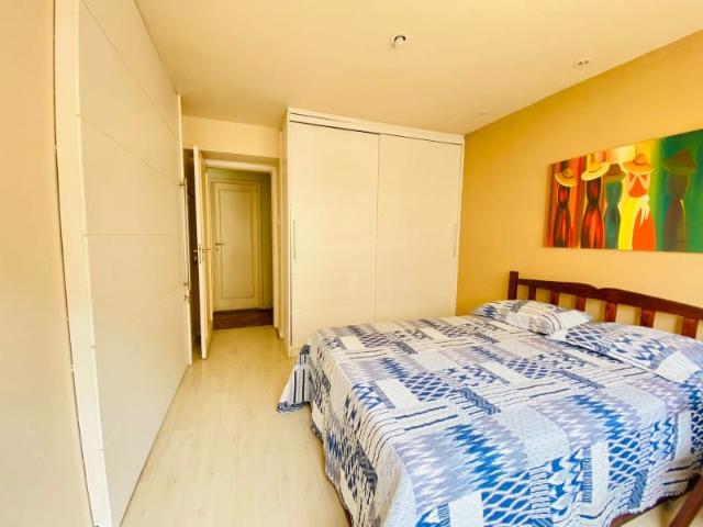 QUARTO GRANDE NO CORAÇÃO DE COPACABANA E IPANEMA