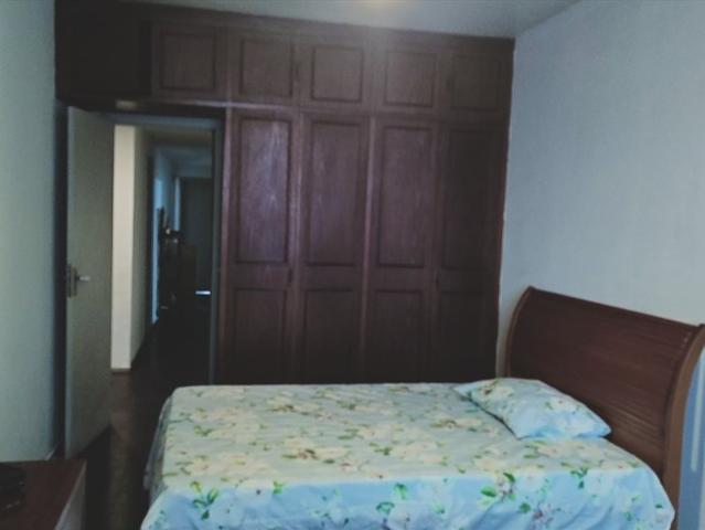 Quarto grande e confortável