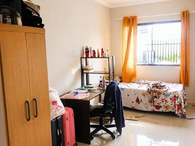 Quarto grande e INDIVIDUAL em CASA e com quintal