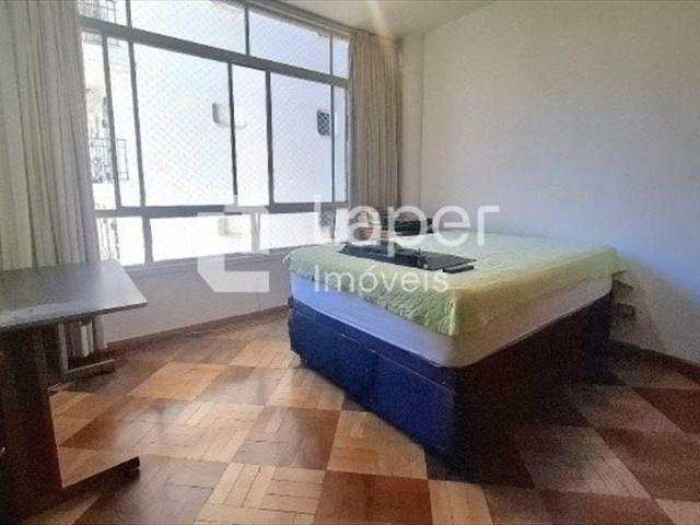 Quarto Grande e Iluminado para Alugar – Excelente Localização
