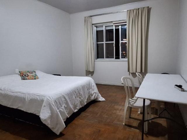 Quarto grande em apto amplio no do centro de São Paulo