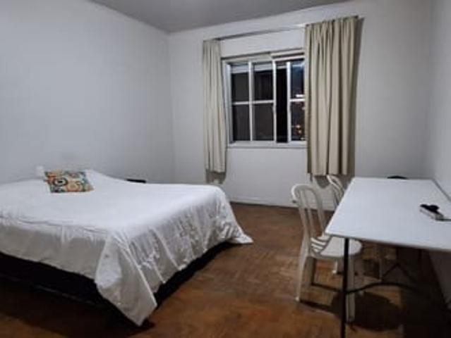 Quarto grande em apto amplio no do centro de São Paulo