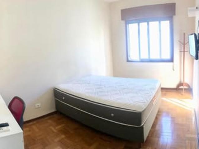 • Quarto Grande, Individual e Feminino •