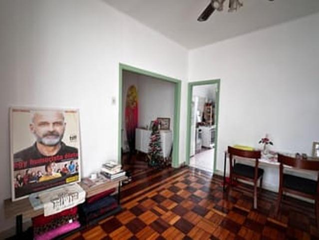Quarto Grande Laranjeiras com Varanda e Laje