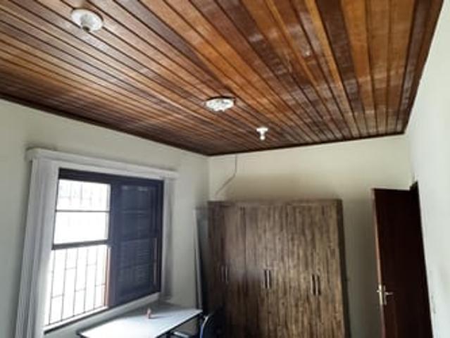 Quarto grande para alugar ao lado do Centro Cívico