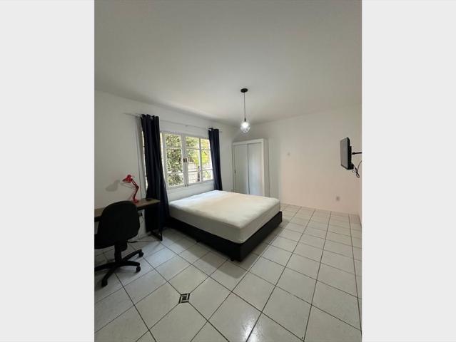 Quarto Grande 18m2 em otima localizaçao