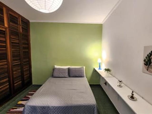 Quarto Green confortável para longa temporada