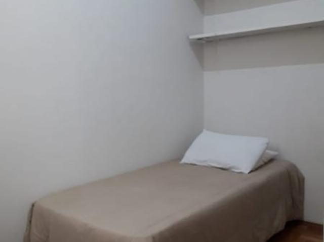 Quarto DCE mobiliado na Savassi