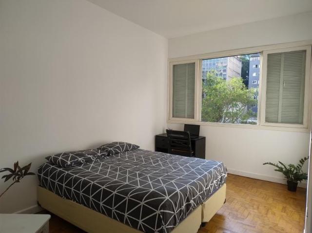 Quarto de casal gigante e ótima localização. LeiaA descriç@o