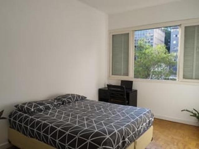 Quarto de casal gigante e ótima localização. LeiaA descriç@o