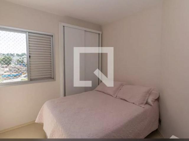 Quarto de apartamento mobiliado