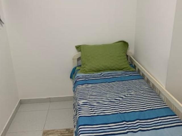 Quarto de empregada com cama de solteiro