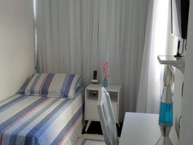 Quarto de solteiro no bairro do Rio Vermelho