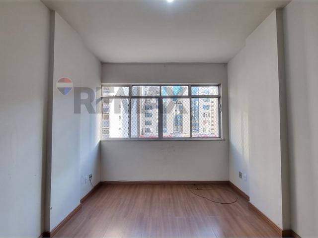 Quarto e sala para alugar na Av.Barão do Rio Branco próximo a Av.Presidente Itamar Franco