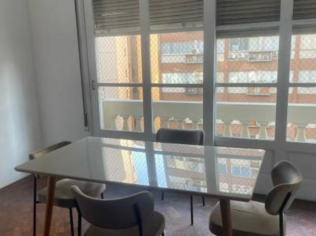 Quarto em copa bem localizado para mulheres