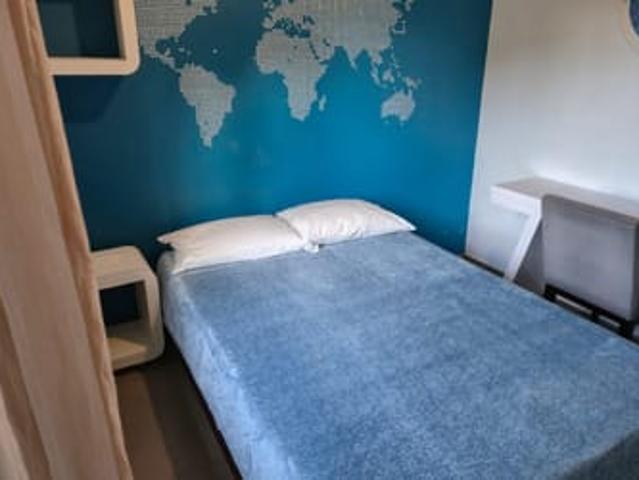 Quarto em casa tranquila