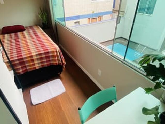 QUARTO EM CASA AO LADO DO HOSPITAL MOINHOS DE VENTO