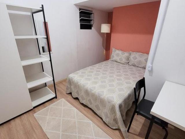 QUARTO EM CASA COM PISCINA PRÓXIMO DA UFRGS CENTRO