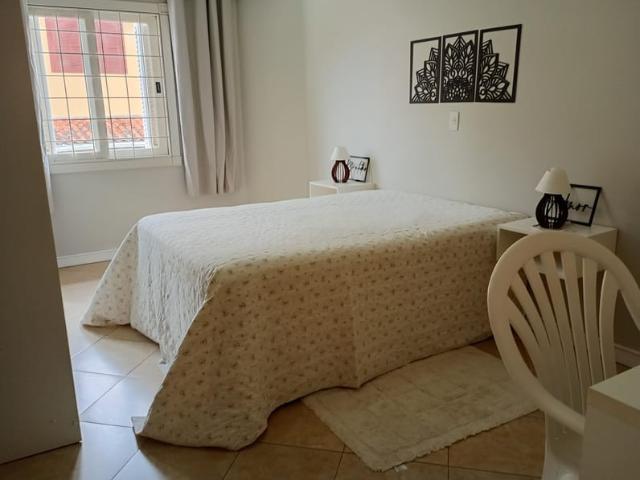 Quarto em casa Coqueiros