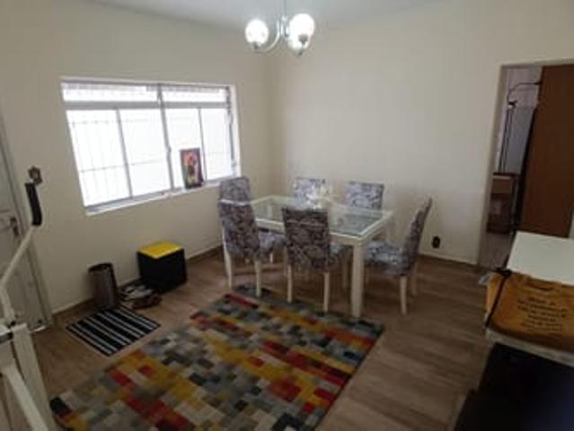 Quarto em casa perto do metrô praça da árvore